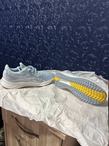 Reebok floatride 42