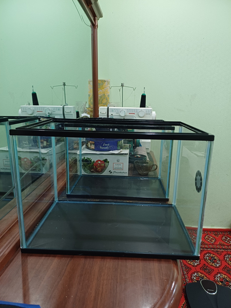 Продаю Акварюм  2 штуки  состояние отличное