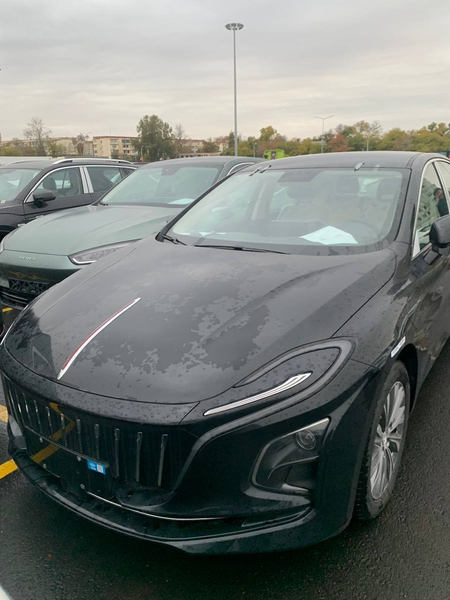 Hongqi e-qm5 450 km  natariusga tayyor moshina