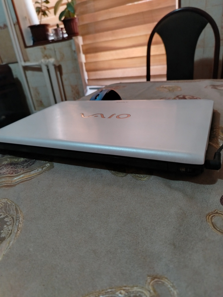 Sony VAIO yaxshi holatda