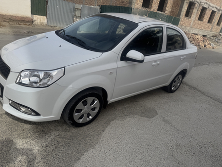 Продам автомашину нексия равон