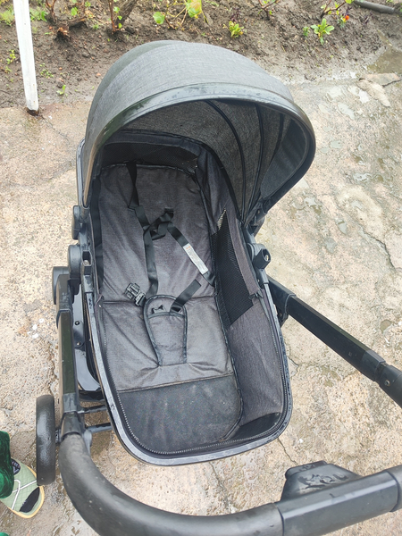 Kolyaska dastavka qilib beramiz