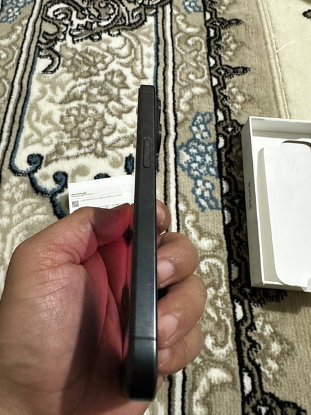 Srochno iPhone 15 pro sotiladi!