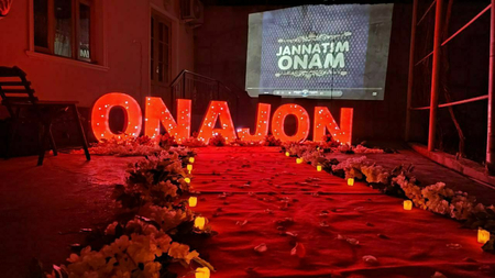 Onajon va otajon yozuvli decor . Va boshqa turdagi decor