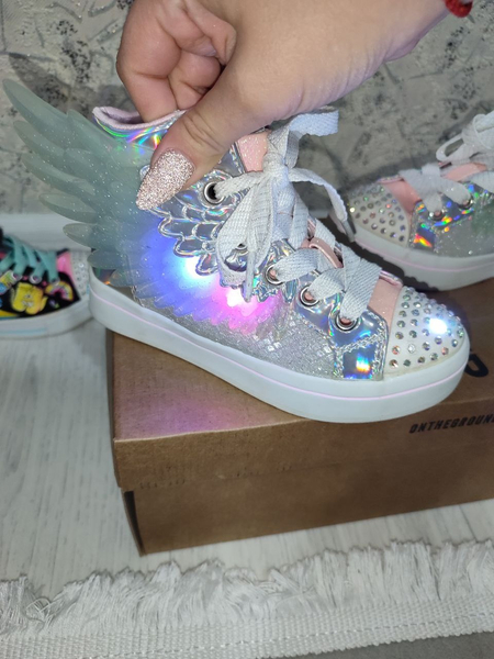 Кеды sketchers крылья на девочку