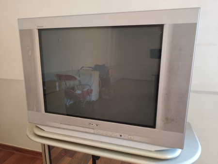 Televizor 72 dg SONY  madi in Japan xolati yaxshi podstavkasi bilan