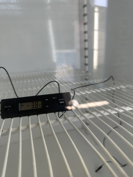 Vitrina xaladilniksovitadi 650 L zavod Gretsya -4 gacha sovitadi