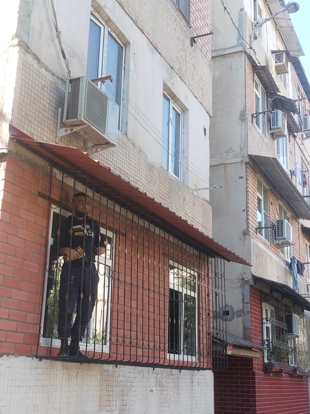 Установка  КОЗЫРЬКИ Над Оконных рам , и Белевые  РОЛИКИ+Реставрация !