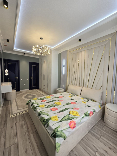 Продается 4 ком. Квартира на 3 этаже площадью 140 кв.м.