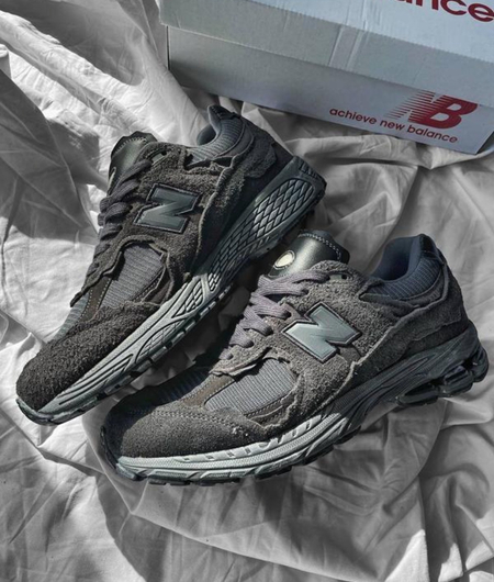 New Balance 2002 R