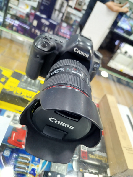 Продаётся canon 5D mark IV кит