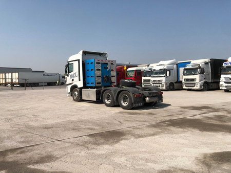 HOWO - MAX новый газовый тягач запас хода 750 километр