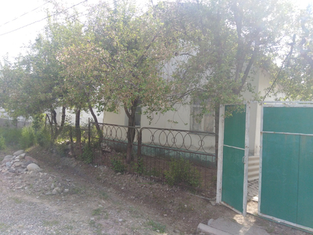 Xovli uy sotiladi