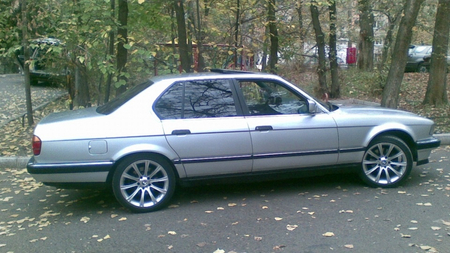 Продам кузовные детали от BMW E32