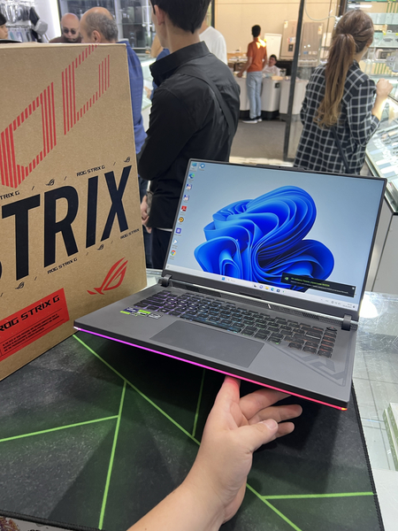 Мощны Ноутбук Asus Rog Strix I9-13980H SSD 1TB ОЗУ 16GB RTX 4060 6GB