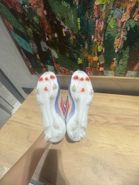 Продаю бутсы Adidas F50: Лёгкость, скорость и комфорт для вашей игры!
