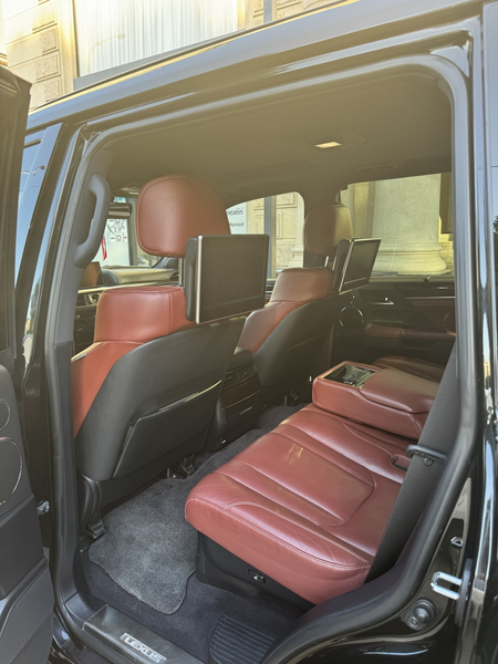 Продаётся Lexus LX 570