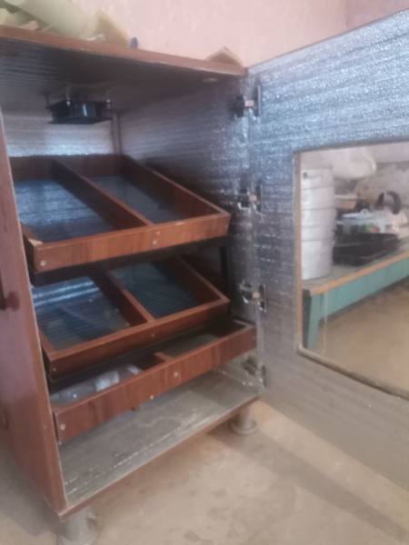 Инкубатор  полавтомат   сотилади