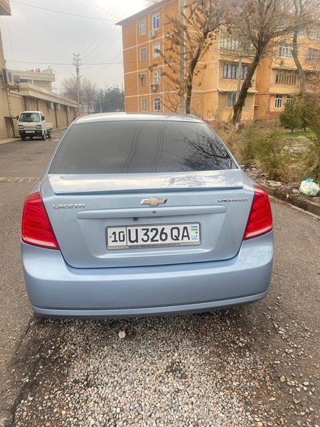 Chevrolet Gentra srochno sotiladi