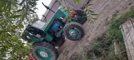 T 40 traktor yakka òzi sotladi