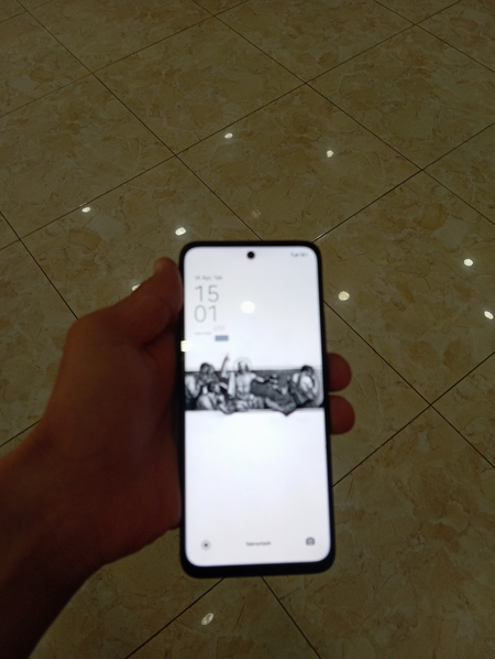 Mi 12 xitra 12/256 karonka dakiment bor hamma joyi radnoy usta koʻrmag