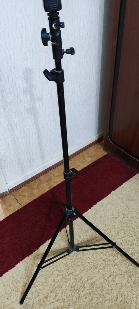 Продаю штатив тренога