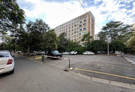 Продам квартиру 4/5/9/100м2 Ул Чехова Метро ойбек Госпитальный рынок