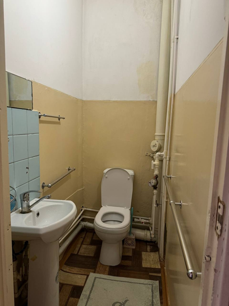 Продается Своя квартира Массив куйлюк 7 3/1/9 торг уместен
