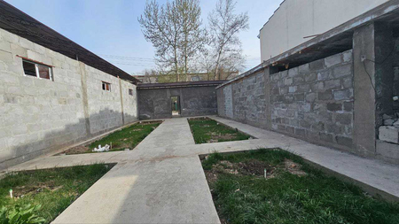 Qo‘yliq 1. Hotel Hayot. 2 katorda 3.3 sotixli uy kurishga yer sotaman.