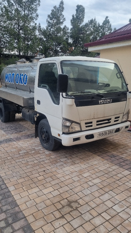 Isuzu молоковоз 2007 год