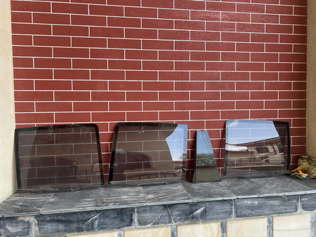Doraglass sotiladi Nexia  2 ta komplekt