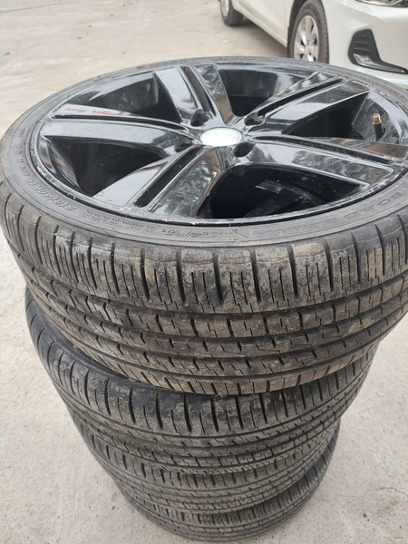 215/40 R 18 DURATURON. MOZZO sport