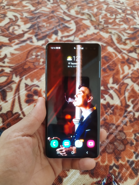Samsung S10 5G sotiladi 8/256 sastayanasi yaxshi usta kormagan.