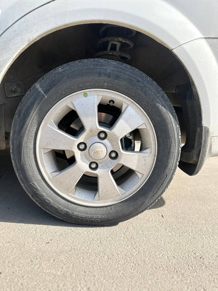 Шины NEXEN P/195/60R15 б/у продам по 100000  сум 4 шт цена договора...