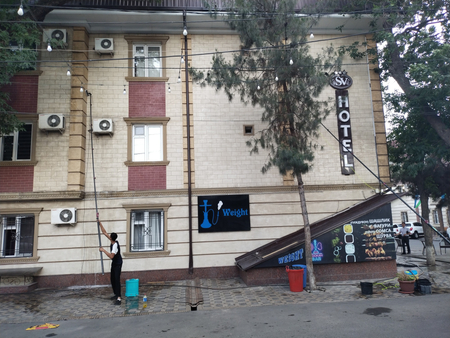 Oyna va fasad tozalash xizmati
