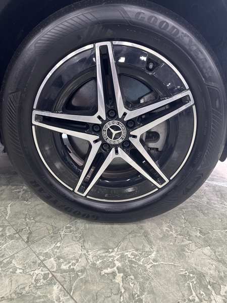 Mercedes Benz EQB 350