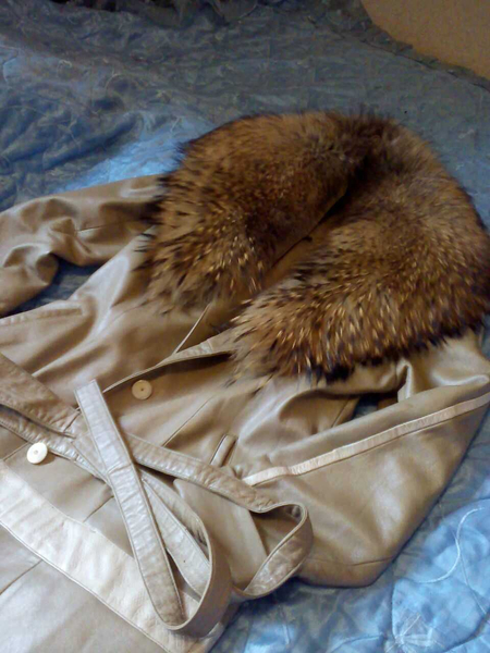 женский бежевый кожаный плащ  aydin leather натуральный  мех росомаха!