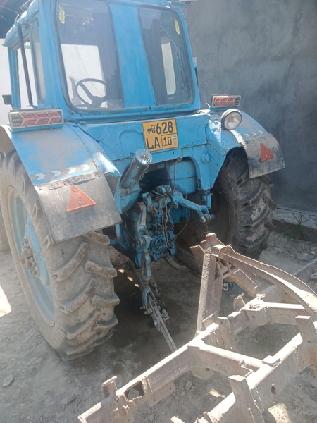 Traktor sotiladi