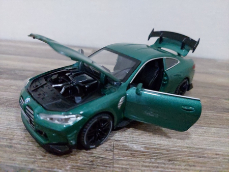 Моделька BMW M4 1:32