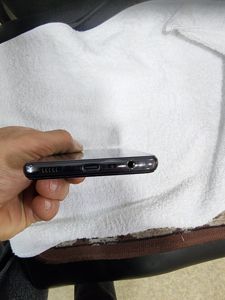 A32  128 gb o'qib o'ylab tel qling  kelshtrb beraman