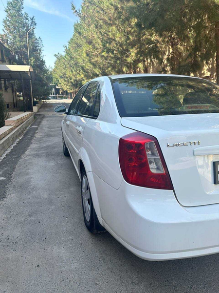Lasetti avtomobili sotiladi