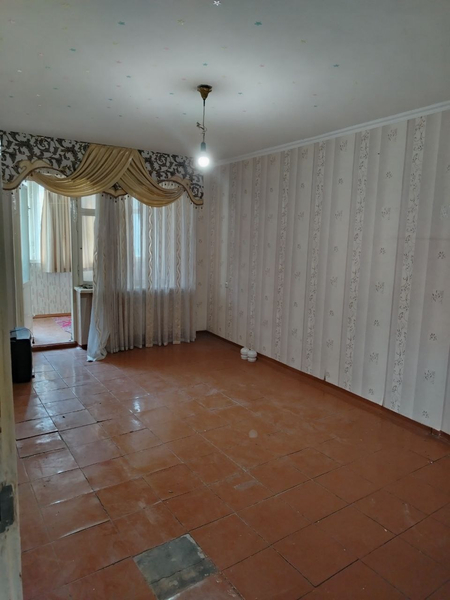 Продам чиланзар 24. Трёх комнатная. Балкон 2*6