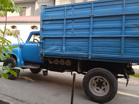 Gaz 53 sotiladi.