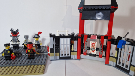 Продаю Lego ninjago имеется коробка и инструкция