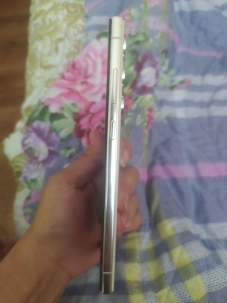 Продам Samsung s23 Ultra