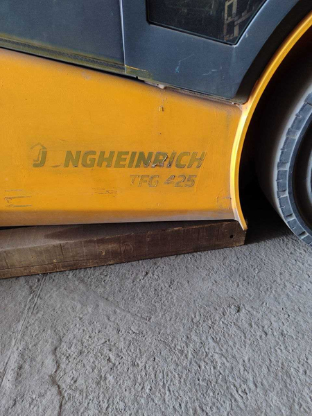 Газовый вилочный погрузчик