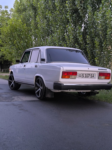 Vaz 2107 sotiladi