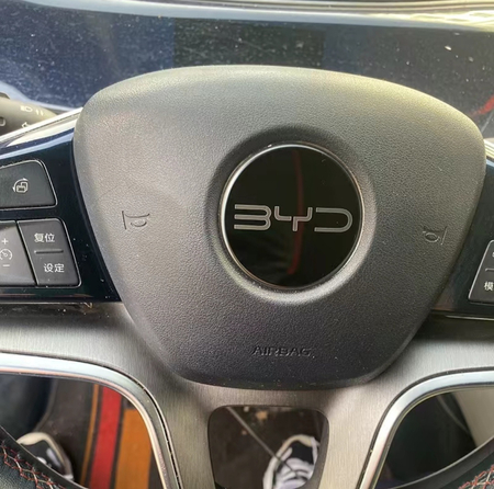 Эмблема на руль BYD