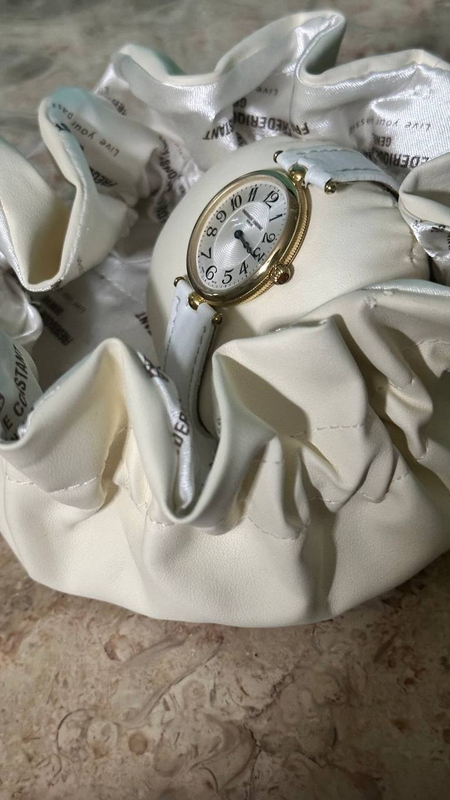 Часы женские Federique Constant