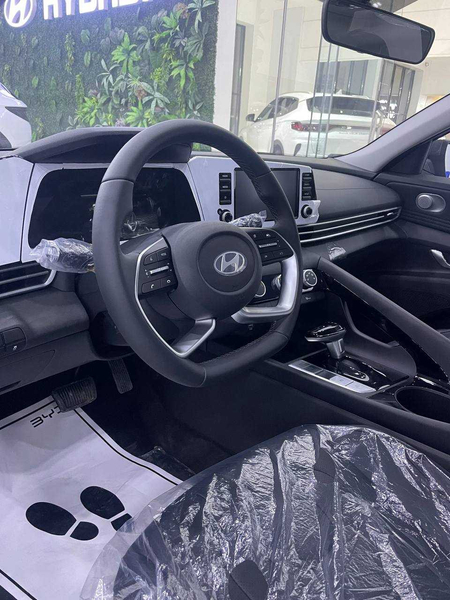 Hyundai Elantra 2024